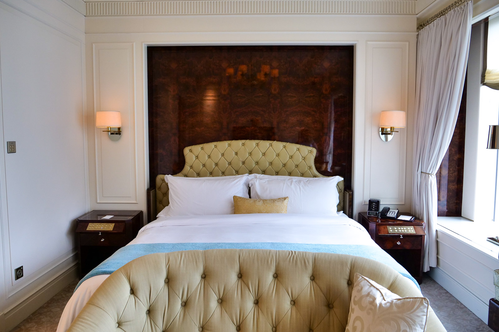 St. Regis Singapore Review: Slightly Dated, But Totally Luxurious