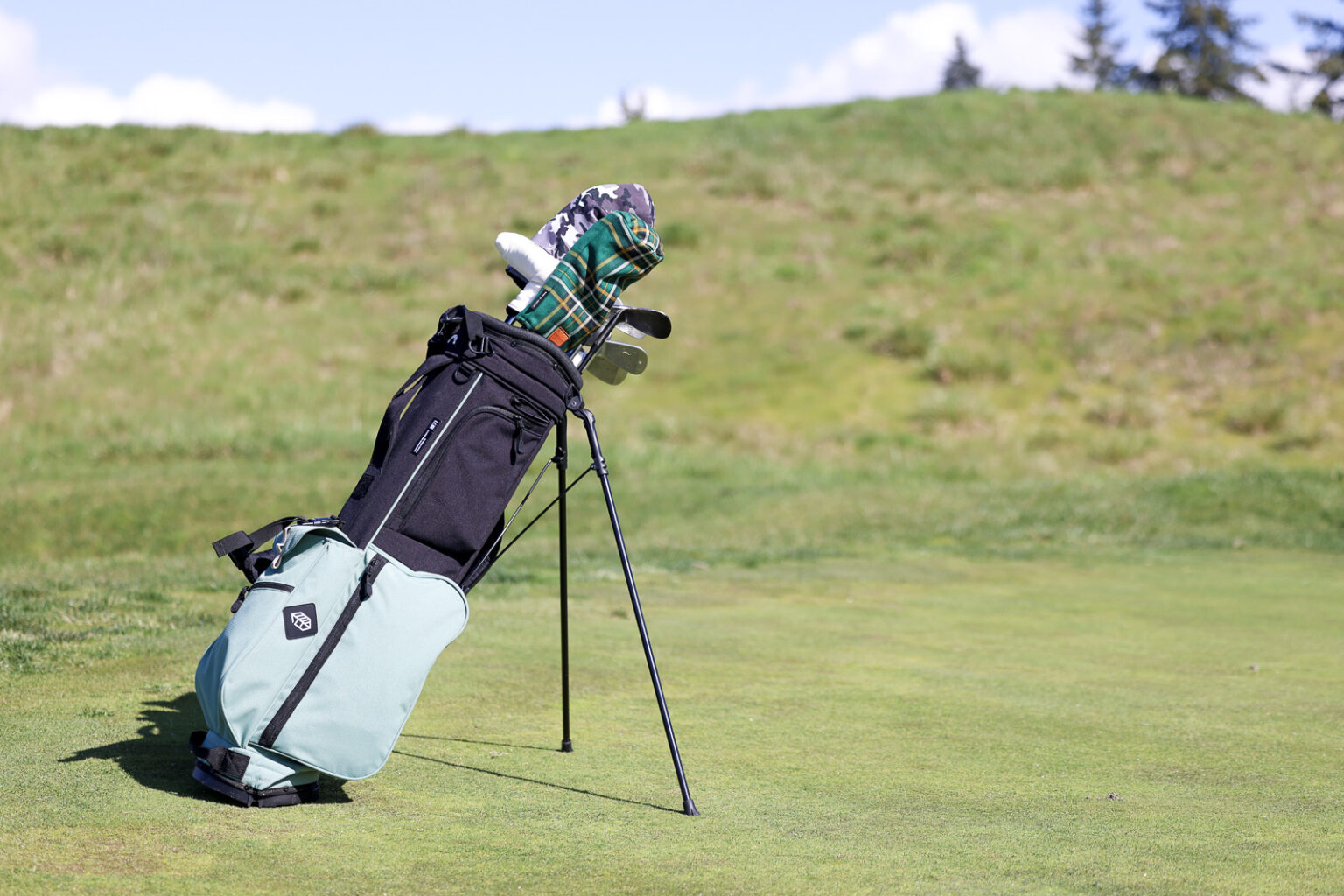 The Jones Rover Stand Bag is the Best Minimalist Golf Bag