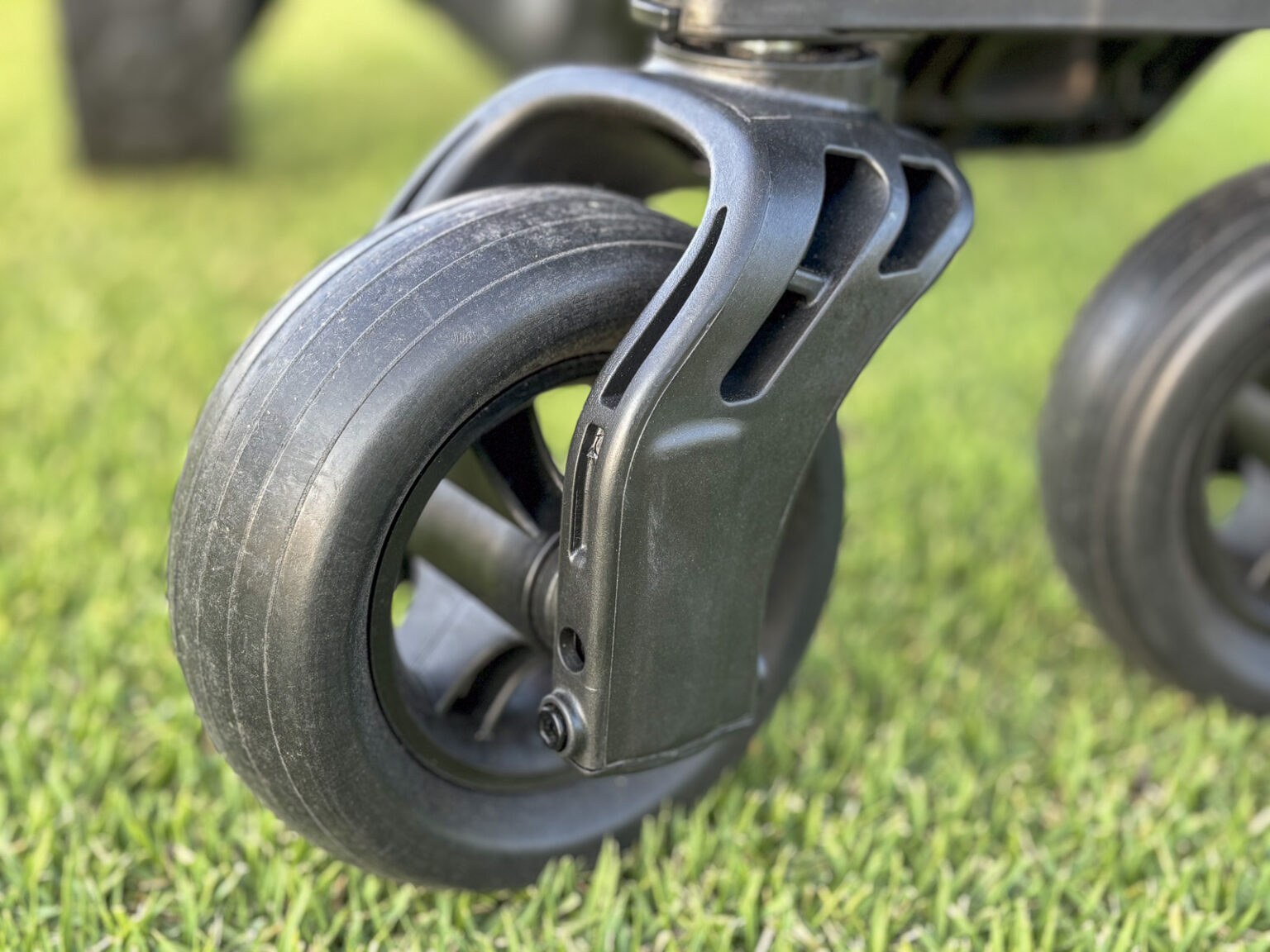 MGI Ai Navigator GPS+ Review: It’s Amazing, But Do You Need It?