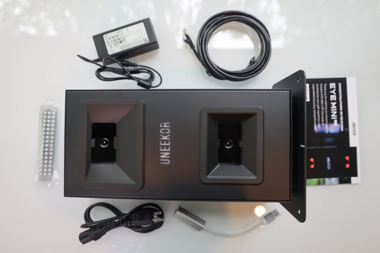 The Uneekor Eye Mini Lite is Perfect for a Very Specific Person
