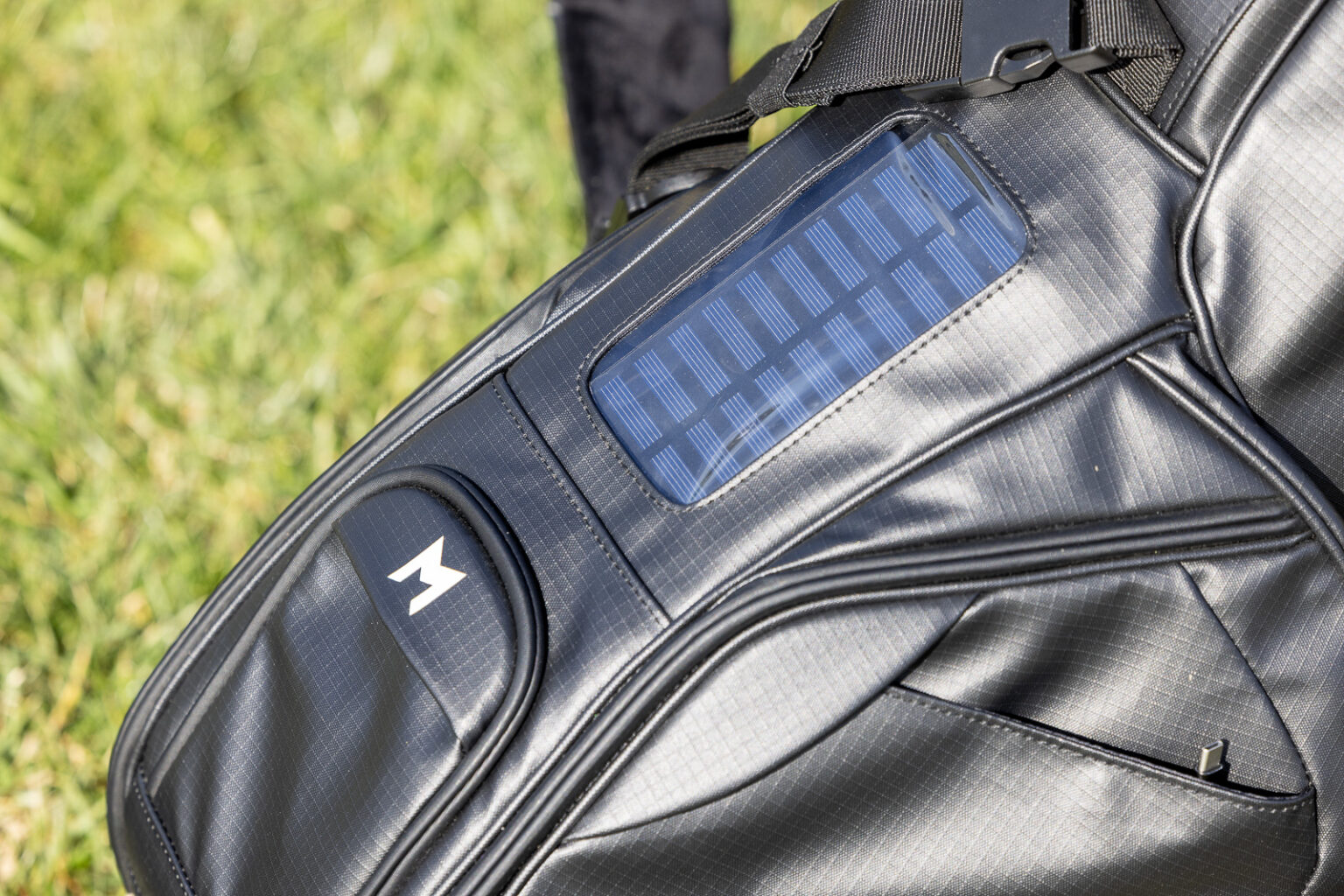 The MNML MR2 is a High Tech Golf Bag. But...
